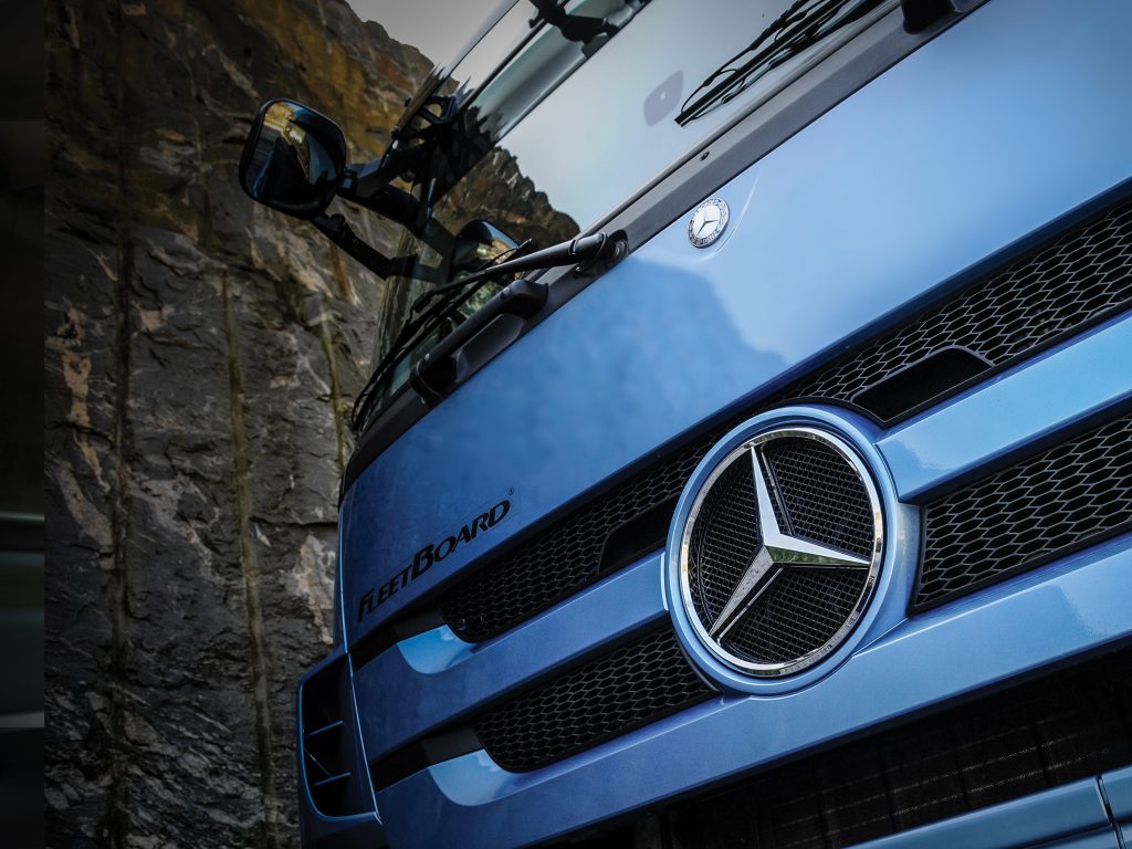 Nueva generación FleetBord lanzado en la Fenatram 2013 por Mercedes ...